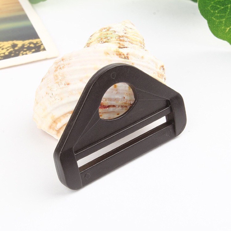 Plastic D-Buckle* Triangle D Ring Plastic Buckle* | Shopee Malaysia