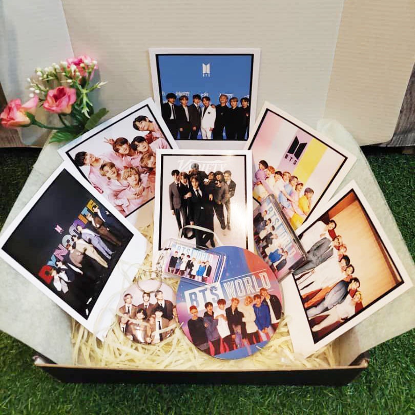 Set BTS K-POP Surprise Gift Box Girl Boy Photo Keychain Fridge Magnet ...