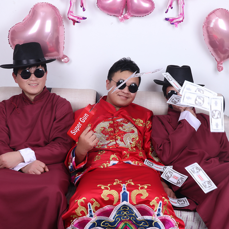 Spray money gun shake sound with the same type of US dollar bill ...