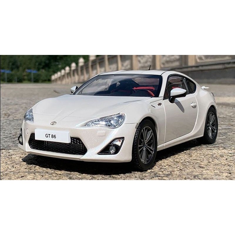 Toyota GT86 Pearl White1:18 Diecast (FREE POSTAGE) | Shopee Malaysia