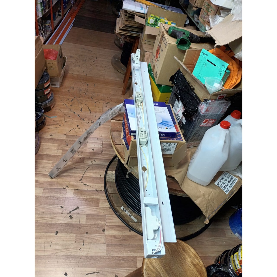 (1 Set) Amber 2 x 4ft Fluorescent tube fitting with starter and ballast ...