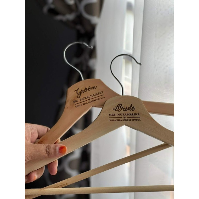 Penyangkut Baju Kayu / Wooden Hanger Engraving | Shopee Malaysia