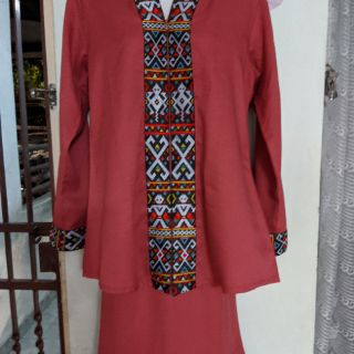 kebaya moden pelbagai warna dihiasi corak motif Rungus (corak pinakol ...