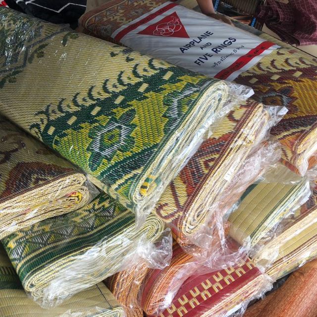 Tikar Lipat Plastik Klasik Hiqh Quality Lipat Dua 6x6, Lipat Tiga 6x9 ...