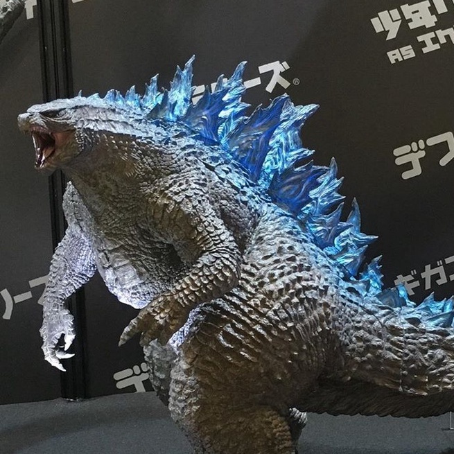 X-PLUS Gigantic Godzilla 2019 limited hottoys | Shopee Malaysia