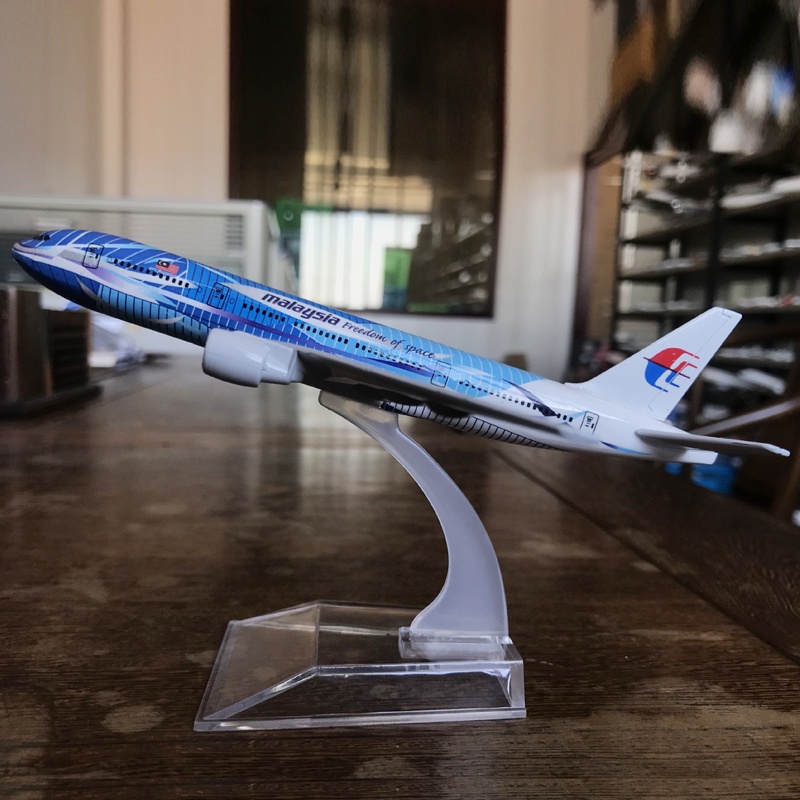 Malaysia Airlines AirAsia Plane Model Boeing 737 747 Airbus 320 Die ...
