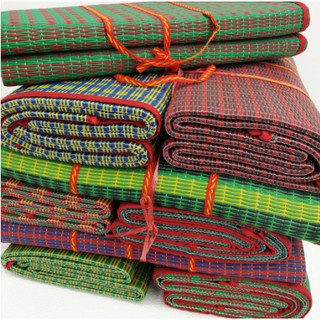 Tikar plastik berkelah/picnic size besar 3 lipat Random color Random ...