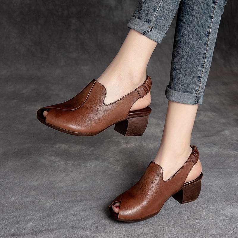 Sandal Baru Musim Panas 2022 Kulit Wanita Retro Buatan Tangan Tumit Sederhana Tebal Mulut Ikan 