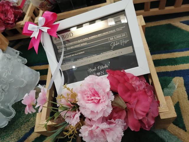 Acrylic mock up cheque dalam frame berlampu LED | Shopee Malaysia