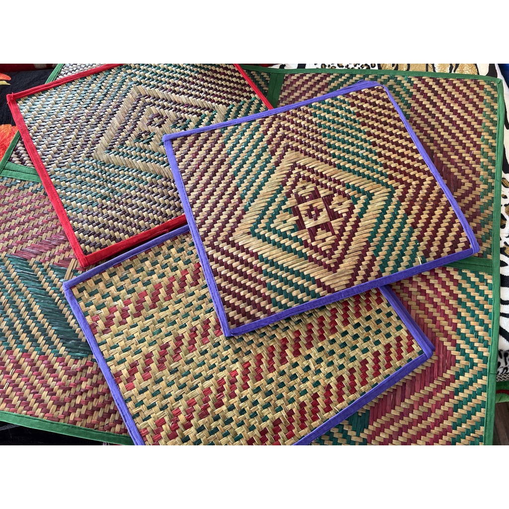 Tikar Mengkuang Alas Meja Lapik Makanan Tradisional Alas Makanan Petak ...