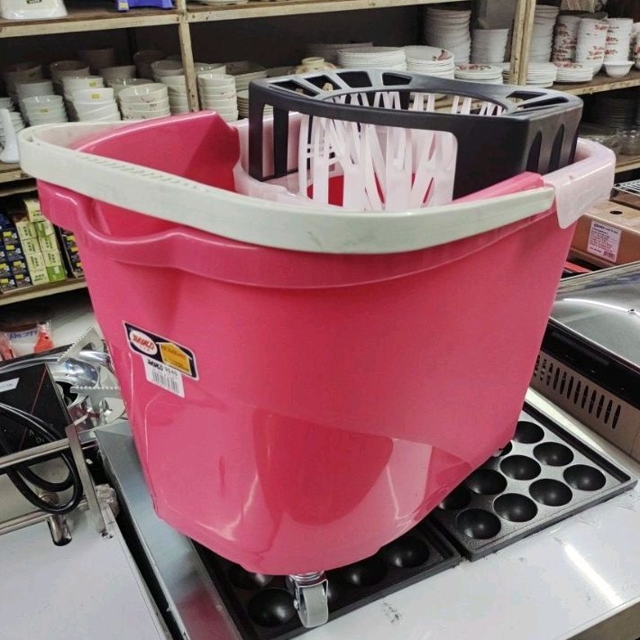 Mopping pail with roller /20LT Mop Bucket with Wheel /Plastic mopping ...