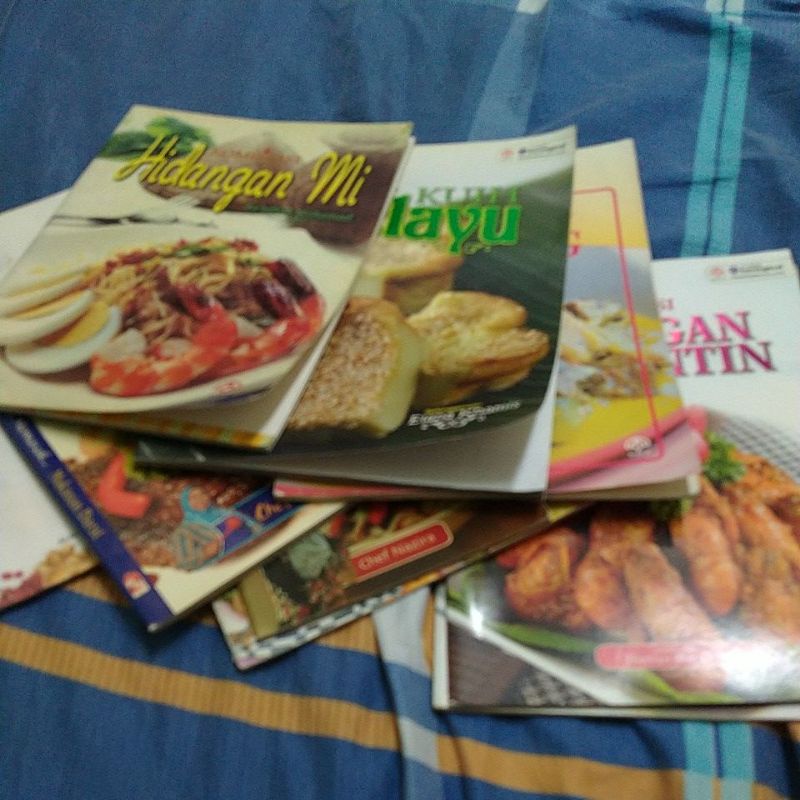 PRE-LOVED PELBAGAI BUKU RESEPI MODEN, TRADISIONAL, WESTERN & LAIN LAIN ...