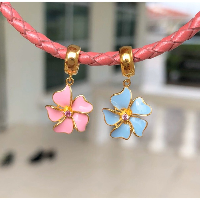 SALE‼️Charm Emas 916 GDora Scarlet Flower Gold Dangle | Shopee Malaysia