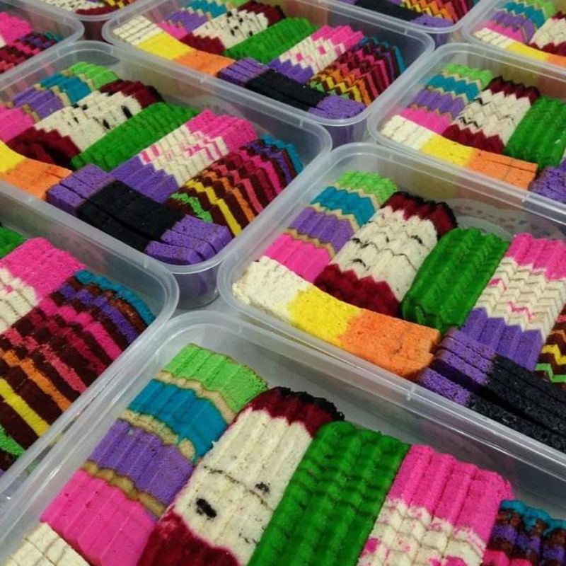 KEK LAPIS SARAWAK NORAINI MIX BOX LOAF ( postage daily) | Shopee Malaysia