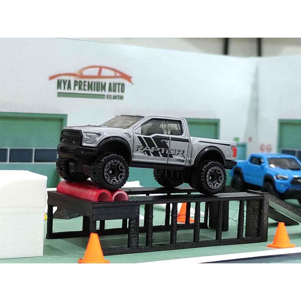 Dyno Jet Service High Jack Ramp Platform Garage 1/64 Diorama Diecast ...