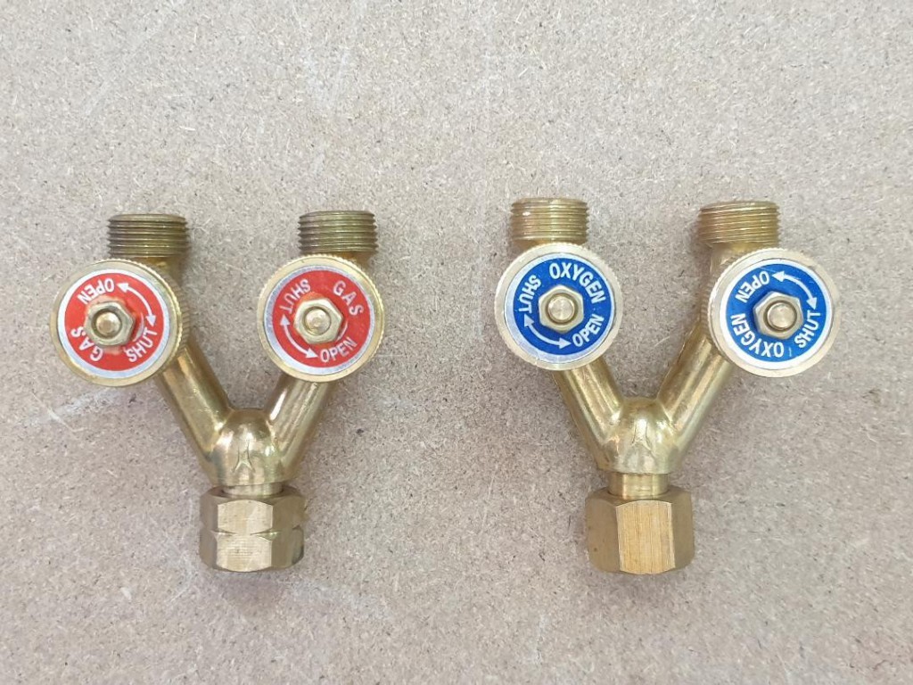 Compressed Gas Twin Outlet Valve For Oxygen Gas (O2) & Acetylene Gas ...