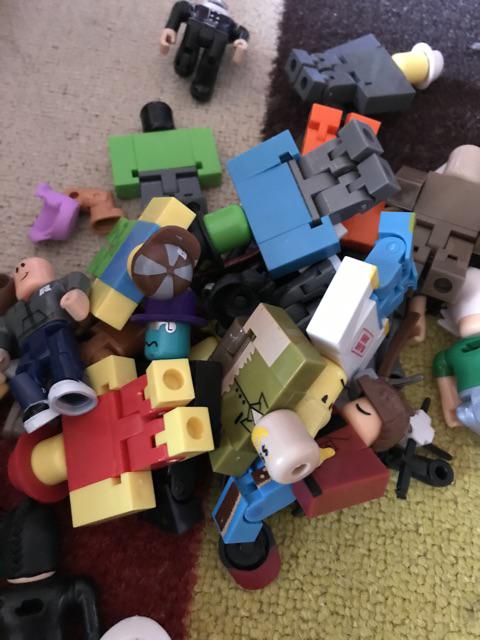 Roblox Building Blocks Ultimate Collector's Set 24pcs Virtual World ...