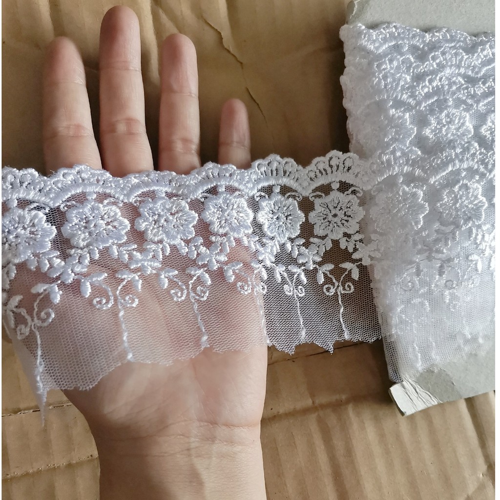 (by meter) black white lace / renda baju skirt gaun / lace putih / lace ...