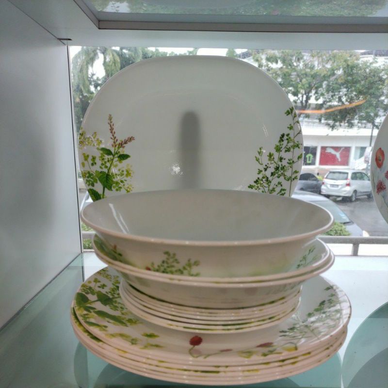 Corelle Classic 16pcs Dinner Set Livingware Dinner Serve Set Daisy ...
