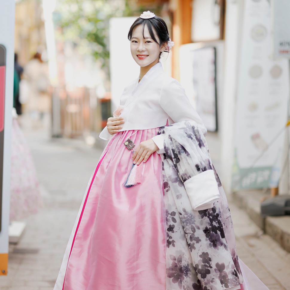 Korean Traditional Clothes Hanbok _Simple and bright color noble dress ...
