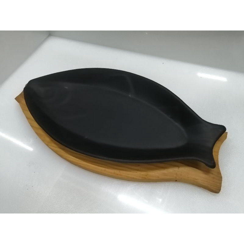 FISH SHAPE Sizzling Plate Cast Iron Hot Plate with Wood Plate ...