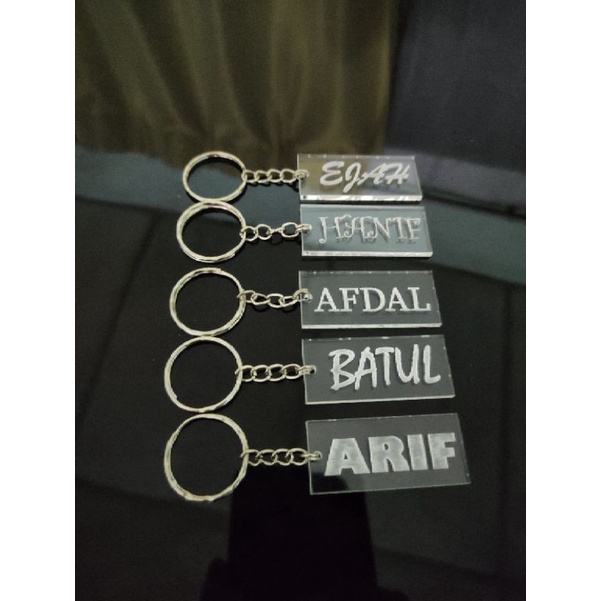 Keychain Unik dengan Nama dan Rekaan yang Dihasilkan dengan Laser ...