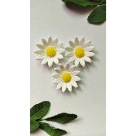 Edible Gumpaste Sugarflower Daisy L / Cupcake Topper / Cake Topper ...