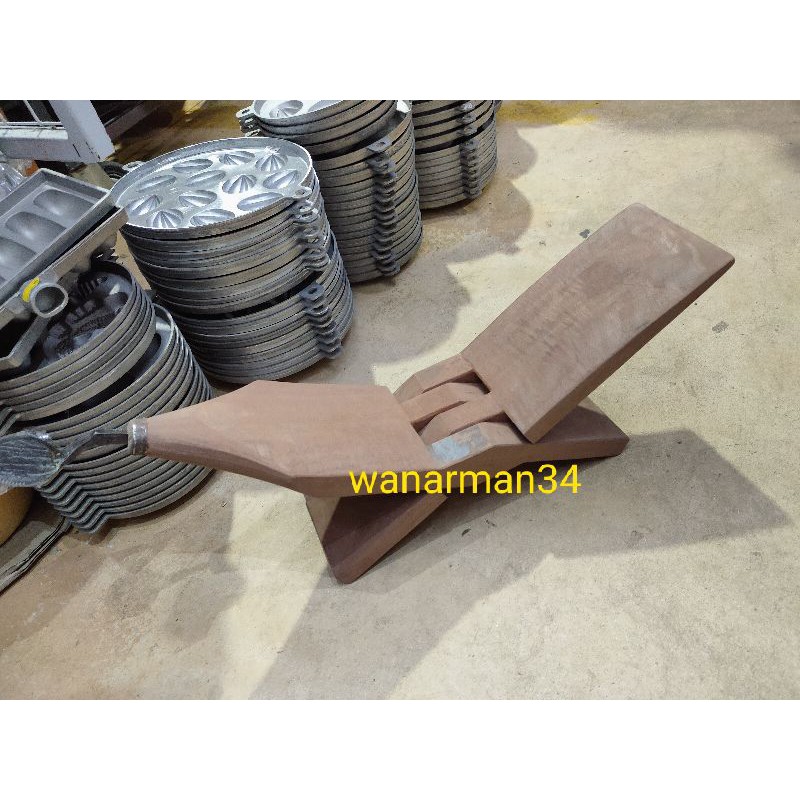 Pengukur Kelapa kayu seraya(adik chengal) keras,kukur klasik, kukuran ...