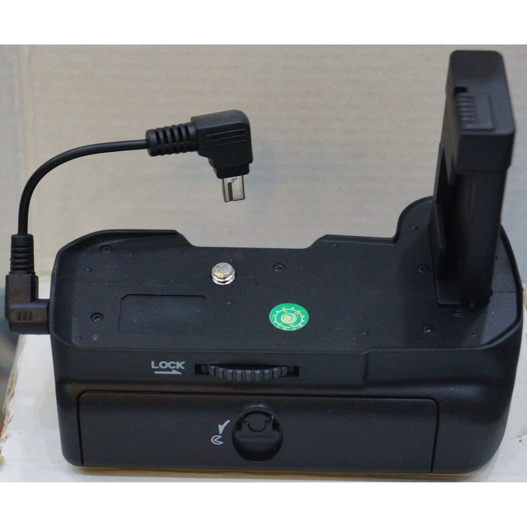 NIKON BATTERY GRIP MEIKE BRAND FOR NIKON DSLR MODEL | Shopee Malaysia