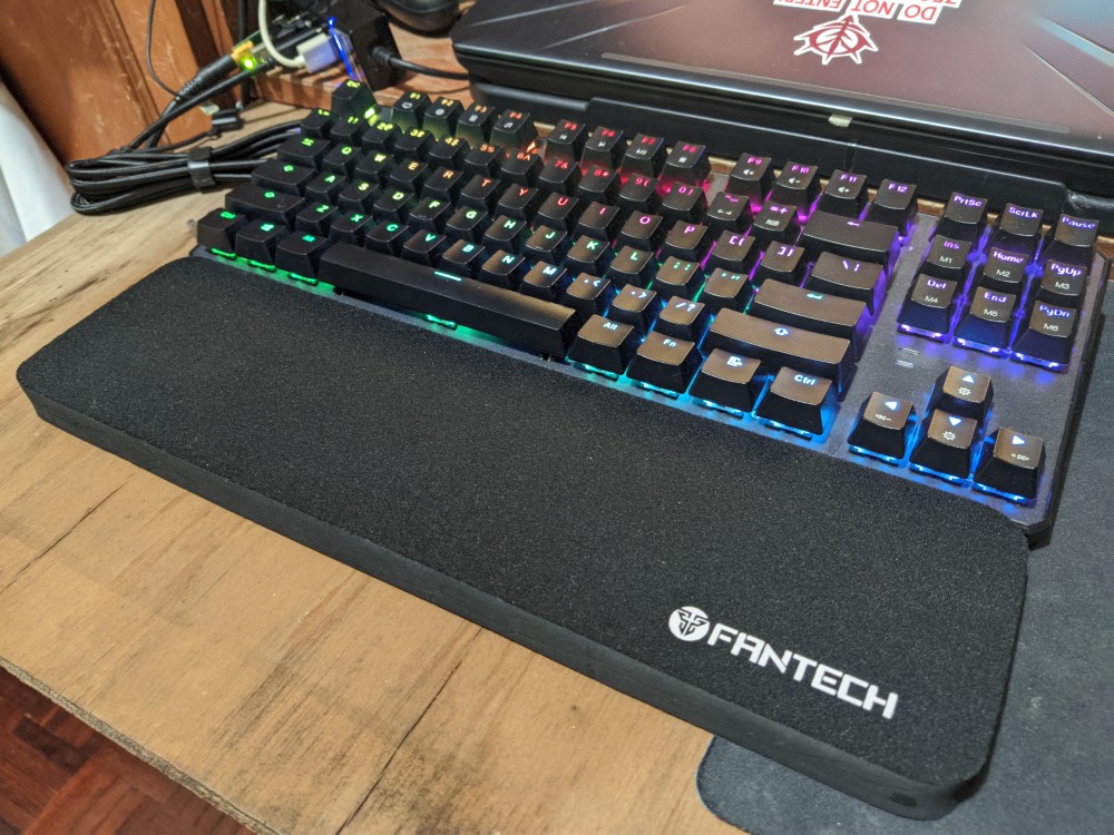 Fantech AC4101 PILO Ergonomic Keyboard Anti-Slip Rubber Wristpad Arm ...