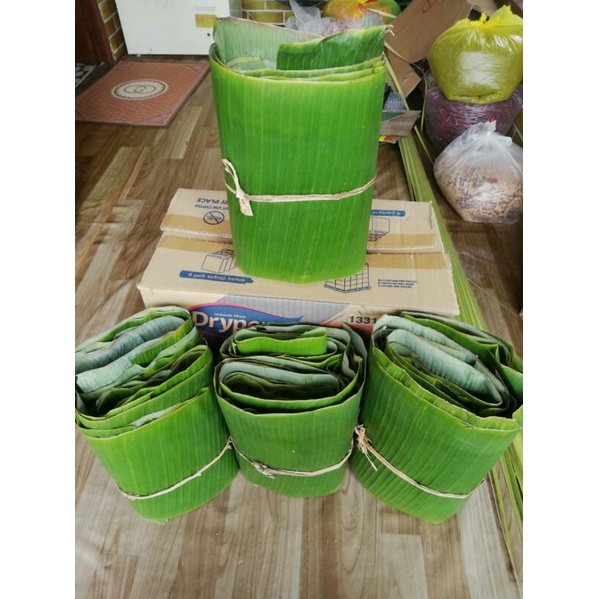 Daun pisang satu ikat 2kg | Shopee Malaysia