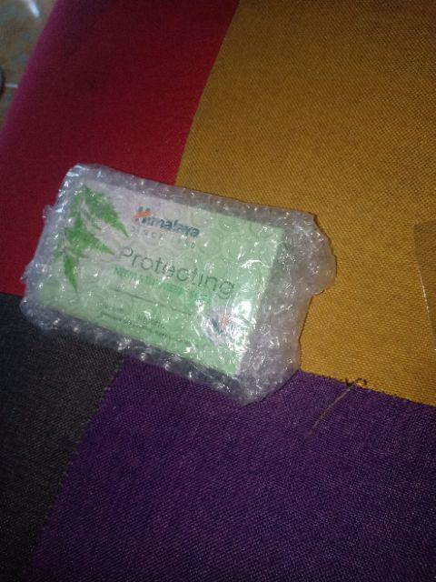 Daun Semambu Himalaya Herbals Protecting Neem & Turmeric Body Wash ...