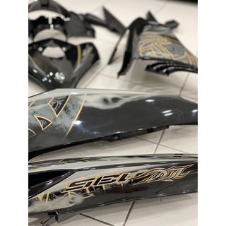 Coverset Hong Leong Yamaha (HLY) LC LC135 V2 V3 V4 V5 V6 - Hitam Batik Gold Stripe Siap Tampal ...