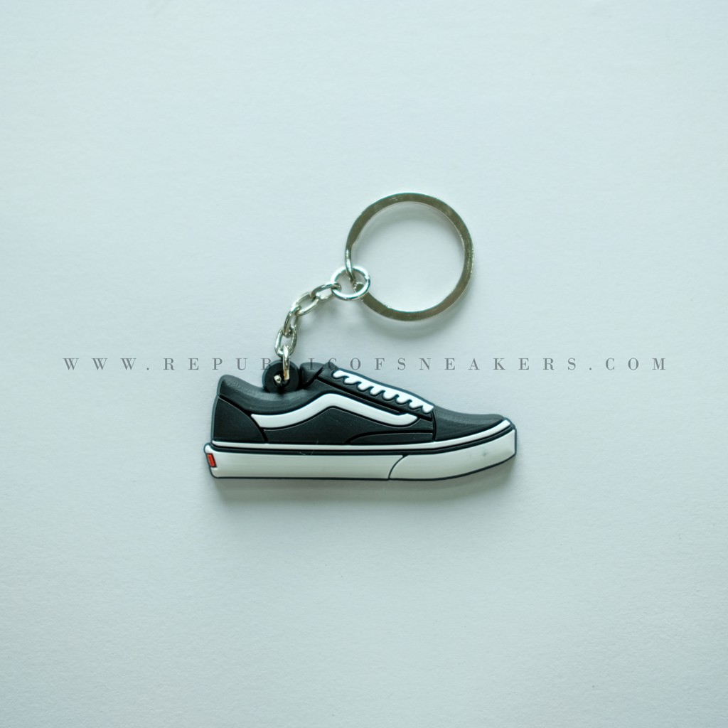 [2D KEYCHAIN] VANS OLD SKOOL BLACK | Shopee Malaysia