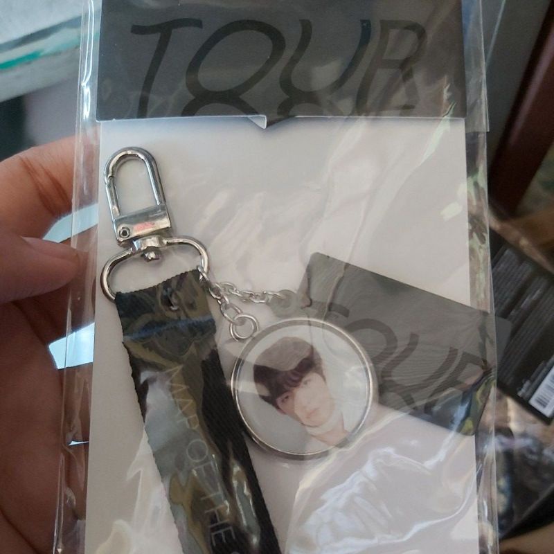 Keyring Taehyung v BTS merchandise Map Of The soul | Shopee Malaysia