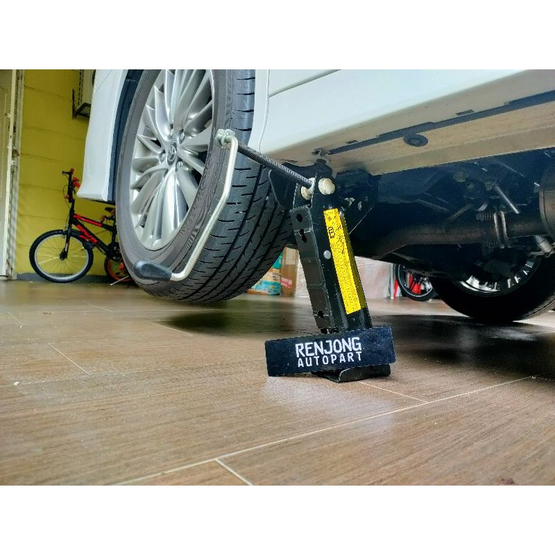 Jack Conti Kereta Car Jack Tayar Pancit Mudah Dan Cepat. Made in ...
