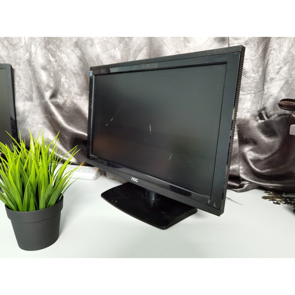 Monitor AOC N941Sw - LCD 18.5"inch Widescreen used small scratches in ...