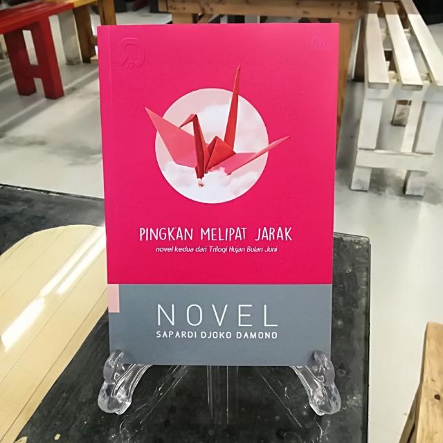BUKU INDONESIA : PINGKAN MELIPAT JARAK (SAPARDI DJOKO DAMONO) | Shopee Malaysia