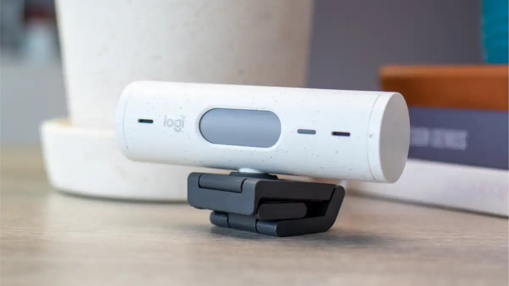 Logitech Brio 500 Full HD webcam with auto light correction, auto ...