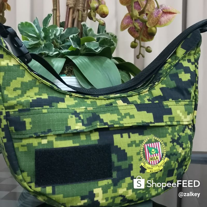 Construction Banana Sling Bag Camouflage RELA Pattern/Beg CELORENG RELA ...