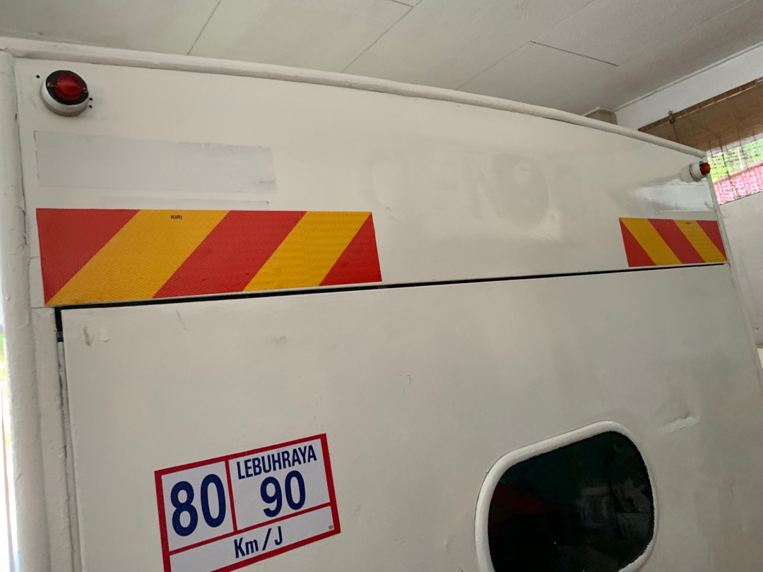 Lorry Reflective Sticker 3M Diamond (Big and Small) Stiker Lori ...