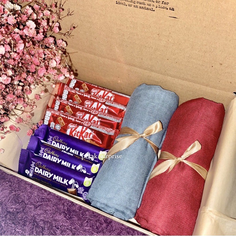 Surprise Gift Box 2 Helai Tudung Bawal Bidang ‘45 with Cadbury, KitKat ...