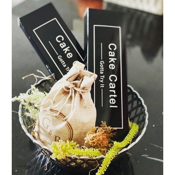 Hari Raya Giftset [Kek Batik Swiss Rolls + Glow&Blow candle] | Shopee ...