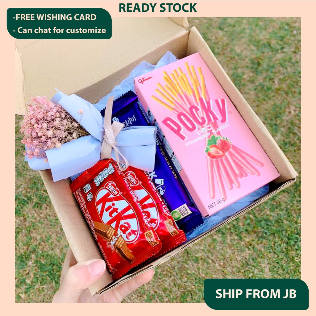 [Ready Stock] Surprise Chocolate Giftbox with mini bouquet 满天星花束巧克力礼盒 ...