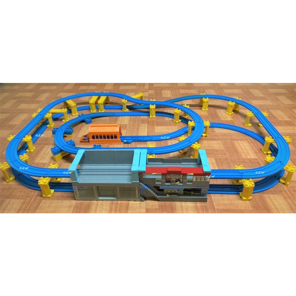 (PRELOVED) TAKARA TOMY PLARAIL URBAN STATION RAIL LAYOUT WITH TRAIN | Shopee Malaysia