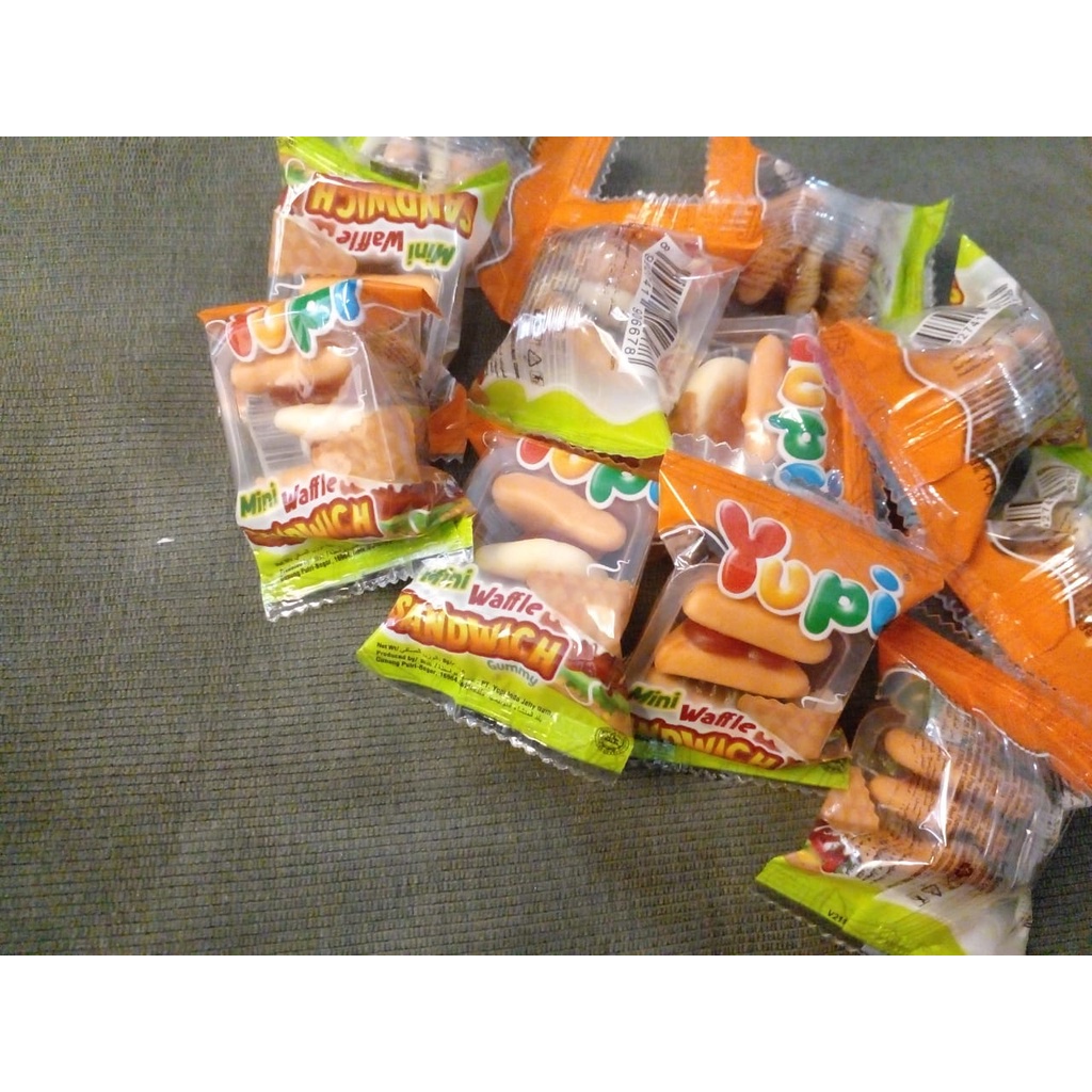 (ViRaL) (HALAL) Yupi Mini Waffle Sandwich Gummy 1pcs JAJAN | OLDSCHOOL ...