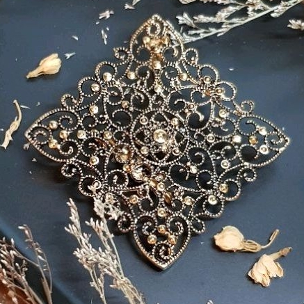 Exclusive Pewter 2 in 1 Brooch Stephanie | Shopee Malaysia