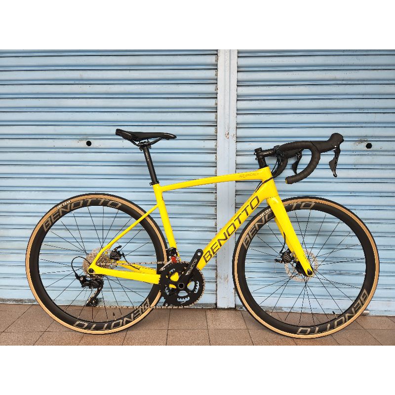 2022 Benotto R300 Carbon Road Bike Shimano 105 2x11 Disc Brake Ready ...