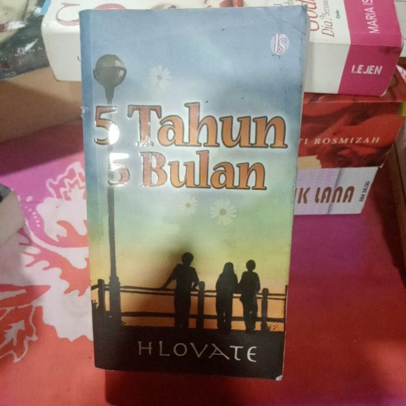 novel "5tahun 5 bulan" pengarang Hlovate | Shopee Malaysia