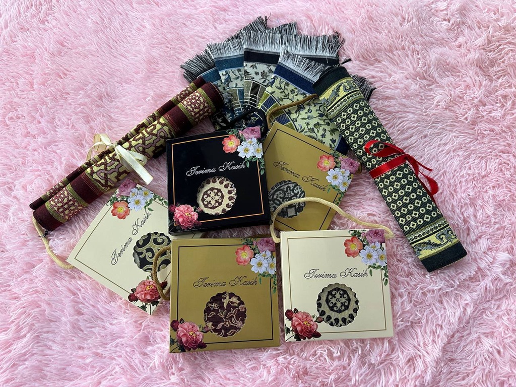 KOTAK SEJADAH DOORGIFT CENDERAHATI KAHWIN GIFT BOX WITH STRING & WINDOW ...